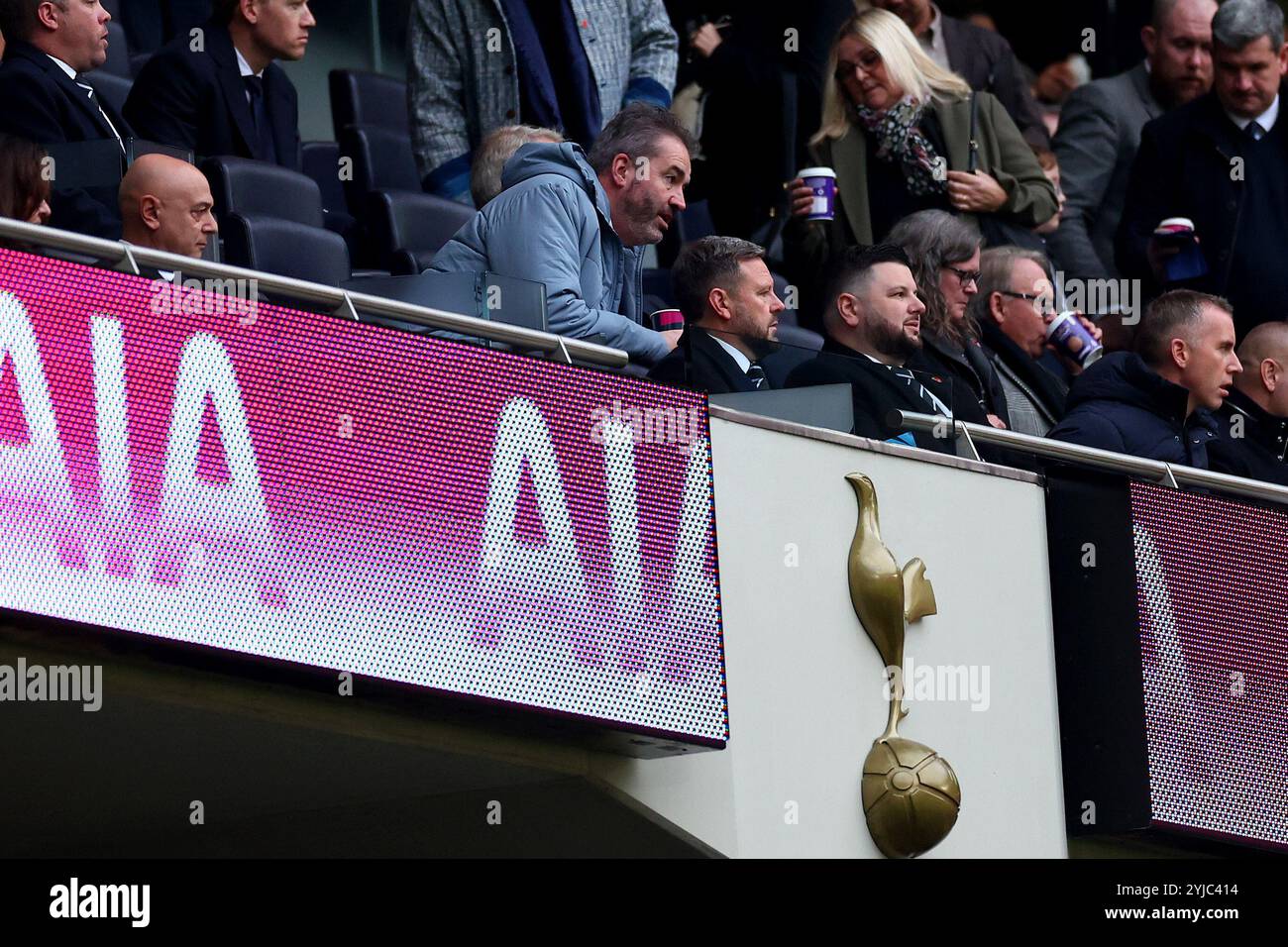 Directors box premier league hi-res stock photography and images - Alamy