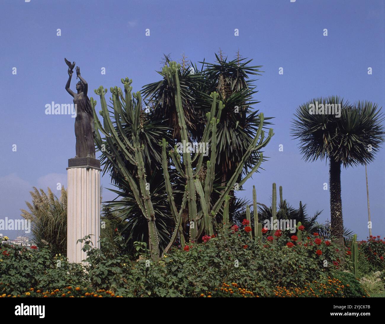MONUMENTO A LA CONSTITUCION DE 1978-LA LIBERTAD. Author: Juan de Avalos ...