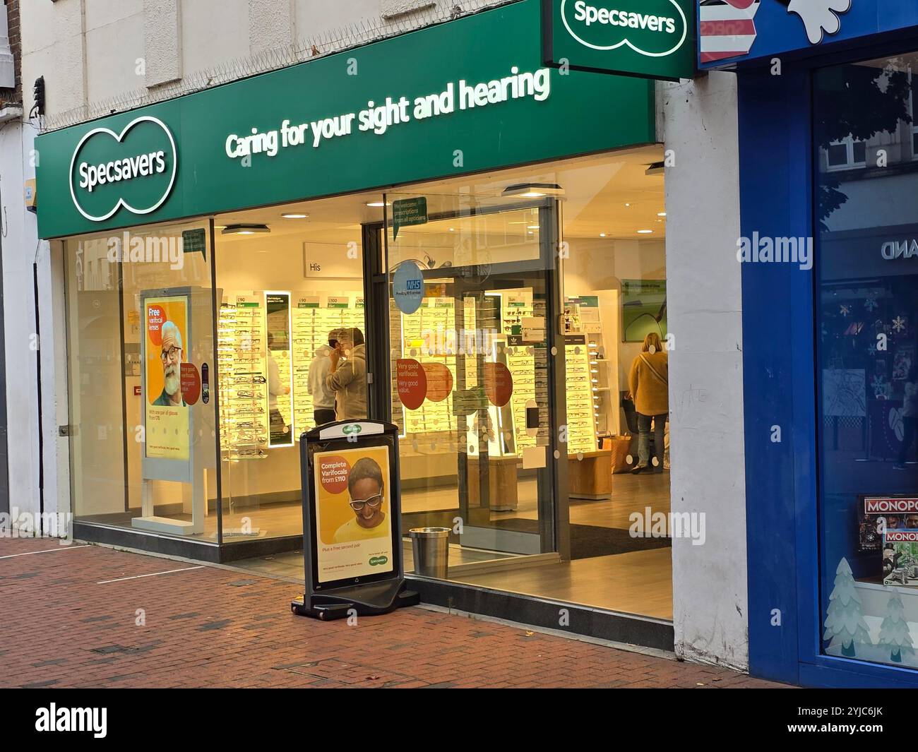 Specsavers outlet in Broad Street, Reading, UK Stock Photo - Alamy