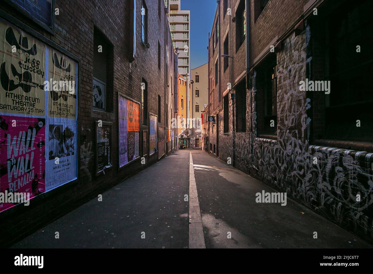 Graffiti wallpaper hi-res stock photography and images - Alamy