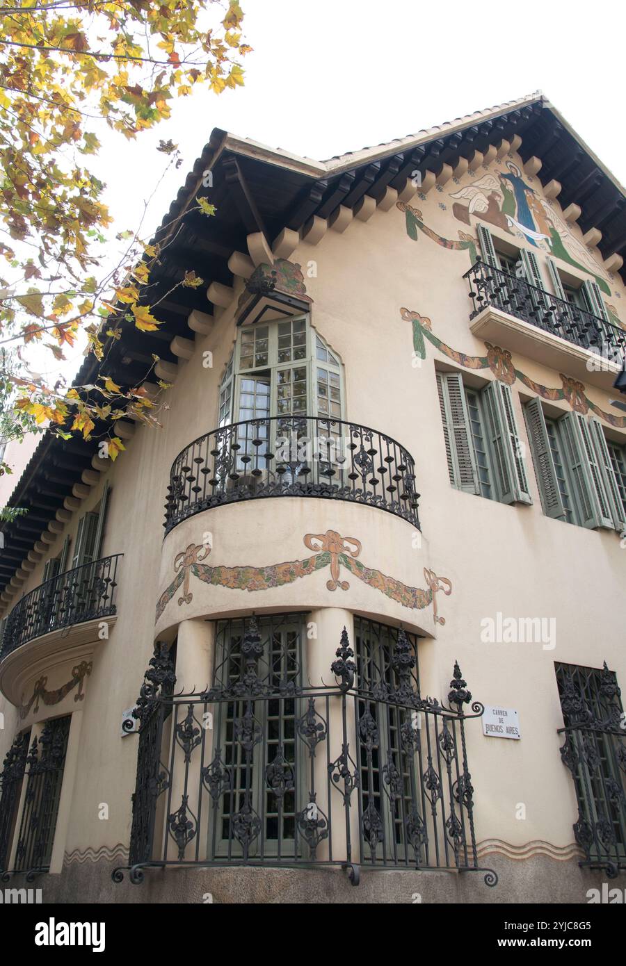 La Casa Pere Company es un edificio modernista de Barcelona, España ...