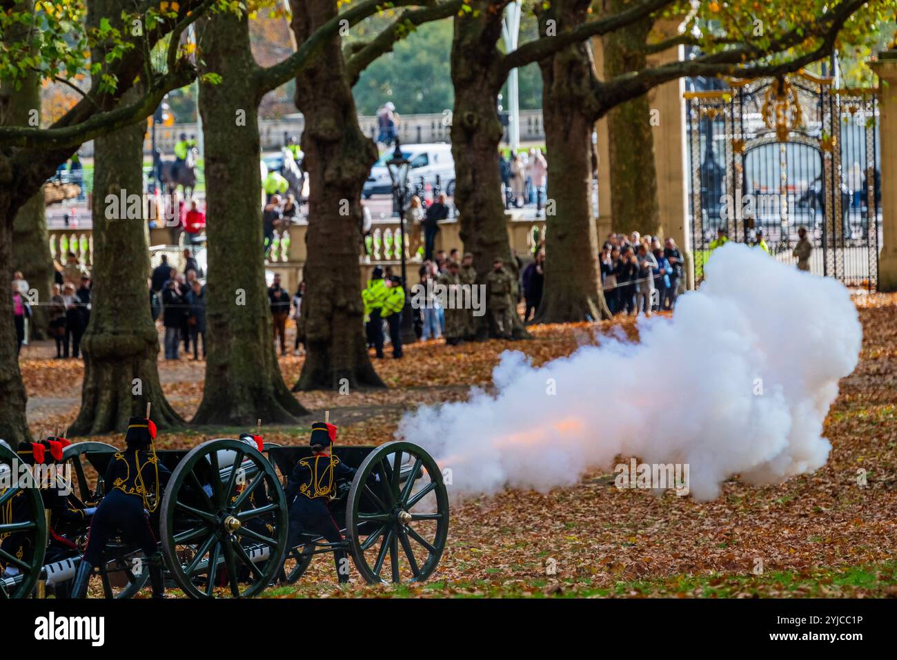 London, UK. 14th Nov, 2024. The guns fire their blank rounds - King's ...