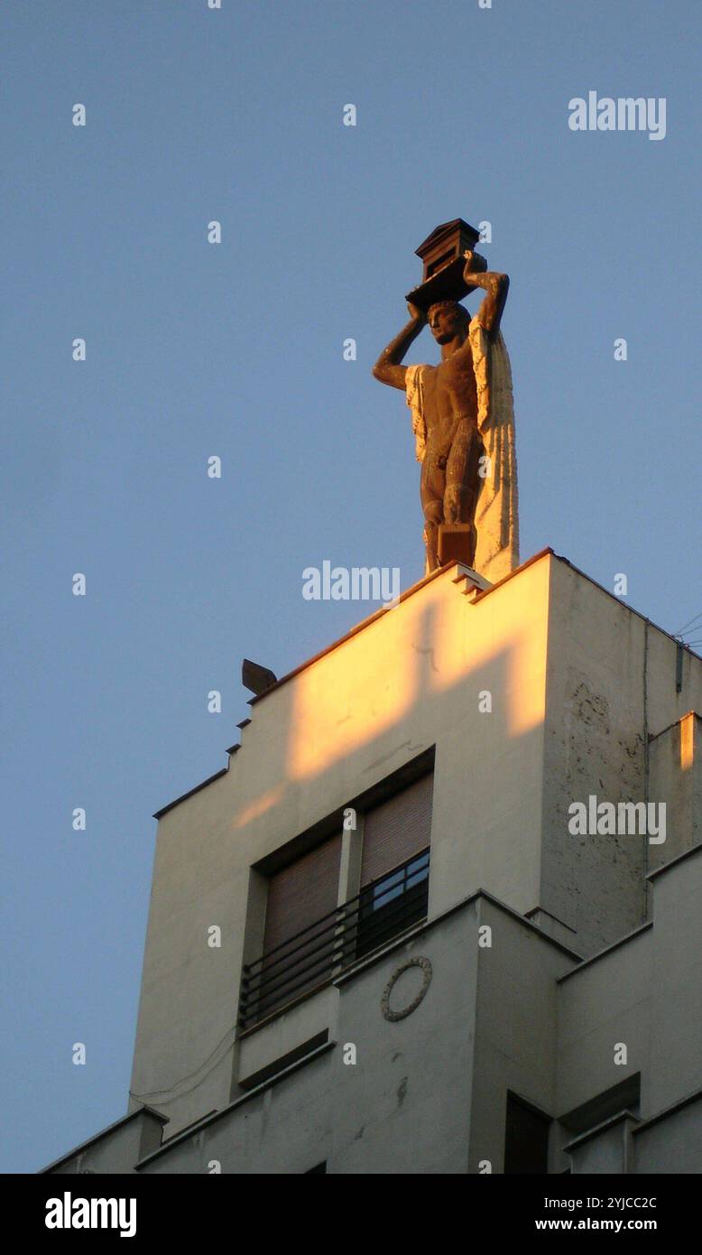 REMATE ESCULTORICO DEL EDIFICIO DEL BANCO HISPANO DE EDIFICACION ...