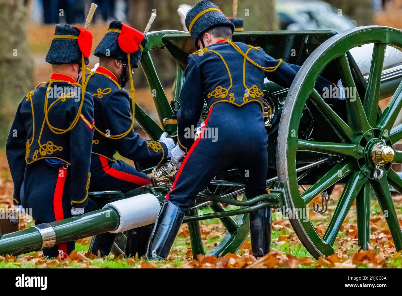London, UK. 14th Nov, 2024. The guns fire their blank rounds as the ...