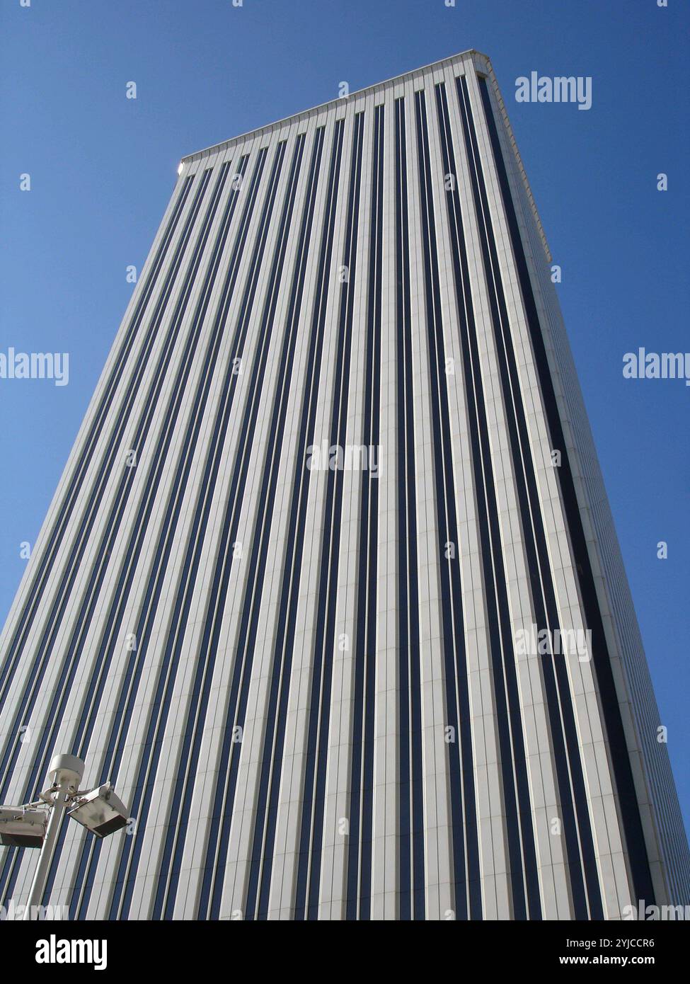 TORRE PICASSO - RASCACIELOS REALIZADO ENTRE 1986 Y 1989. Author: MINORU YAMASAKI. Location ...