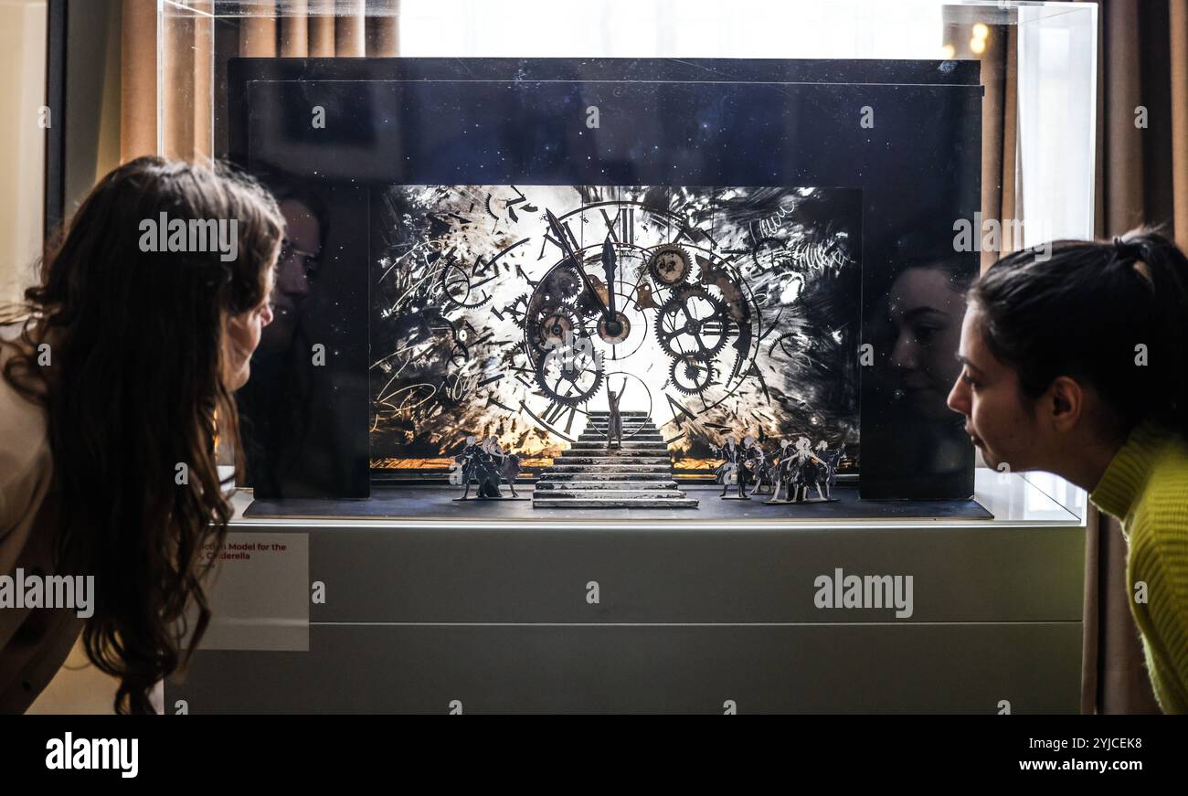 John macfarland hi-res stock photography and images - Alamy