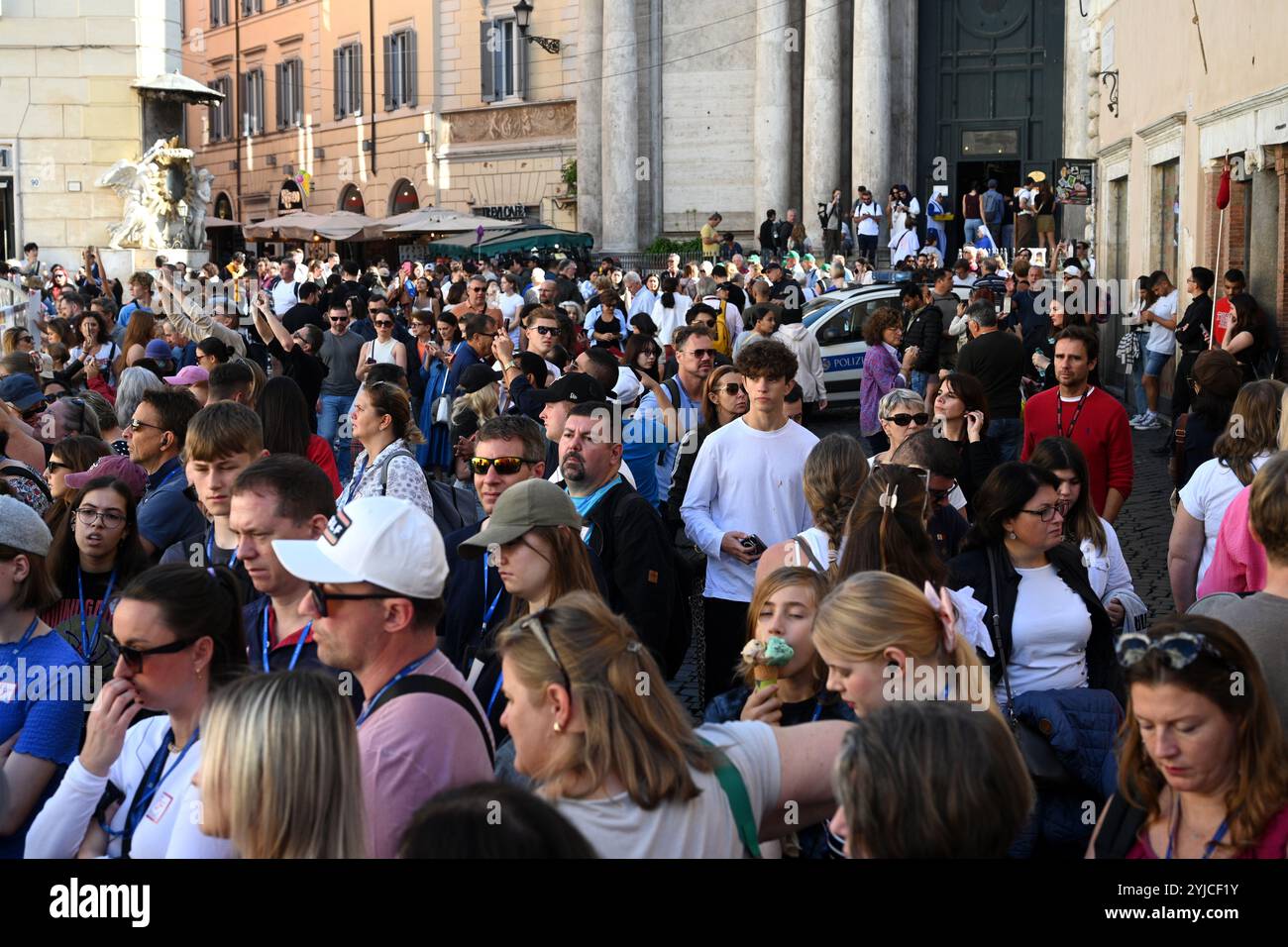 Tourism crowd hi-res stock photography and images - Alamy