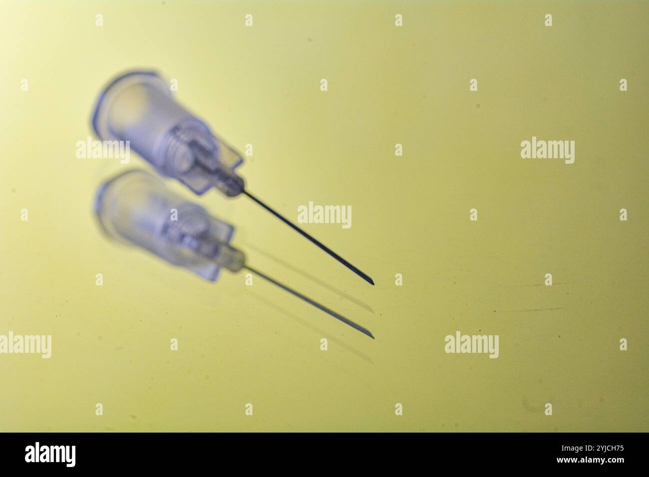 Concept photo of a medical injection needle Stock Photo - Alamy