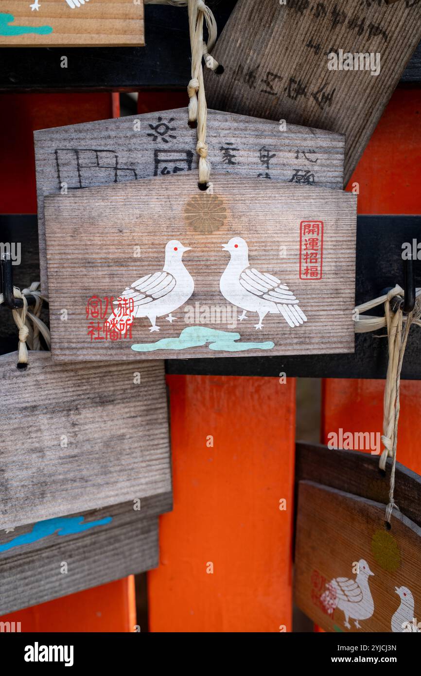 Japanese doves hi-res stock photography and images - Alamy