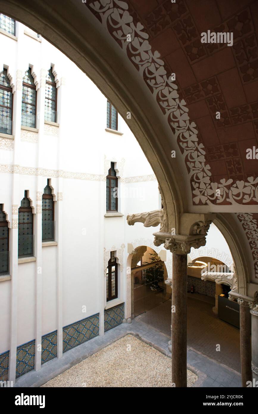 Casa Macaya, 1901. Detalle del techo de la escalera con esgrafiados de ...