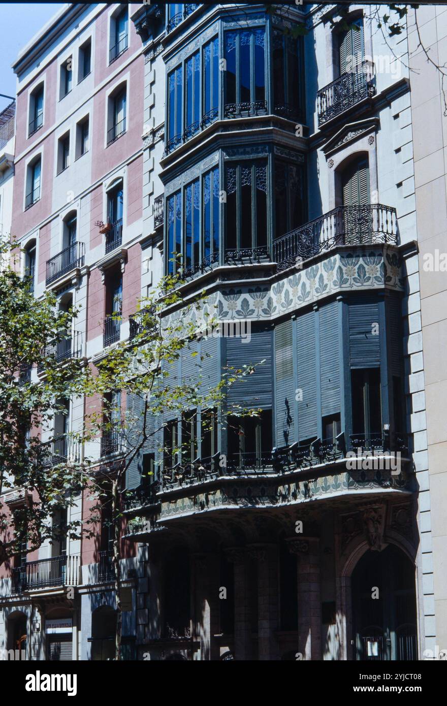 Floral polygraph styles hi-res stock photography and images - Alamy