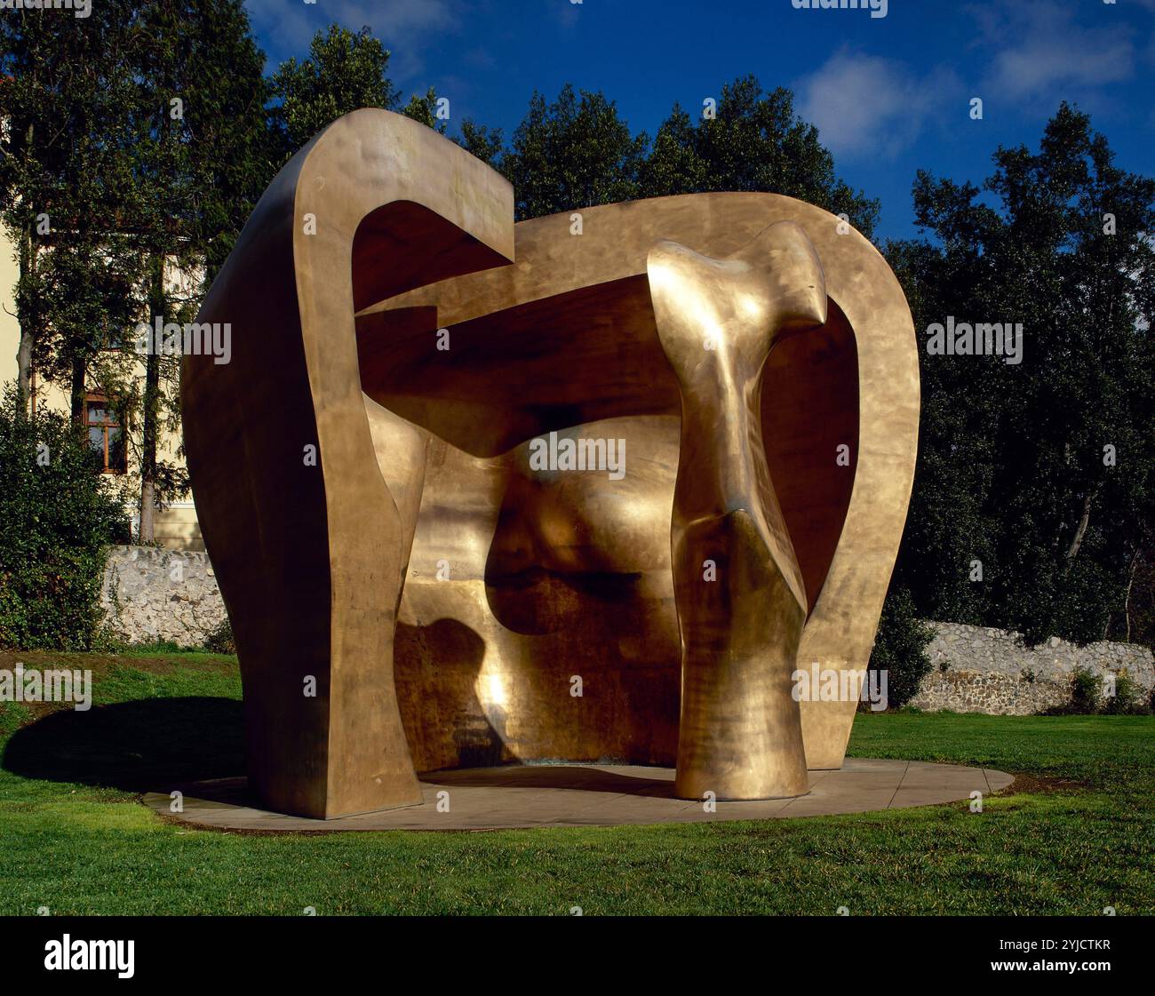 Henry Moore (1898-1986). English artist. Great Figure in a Shelter ...