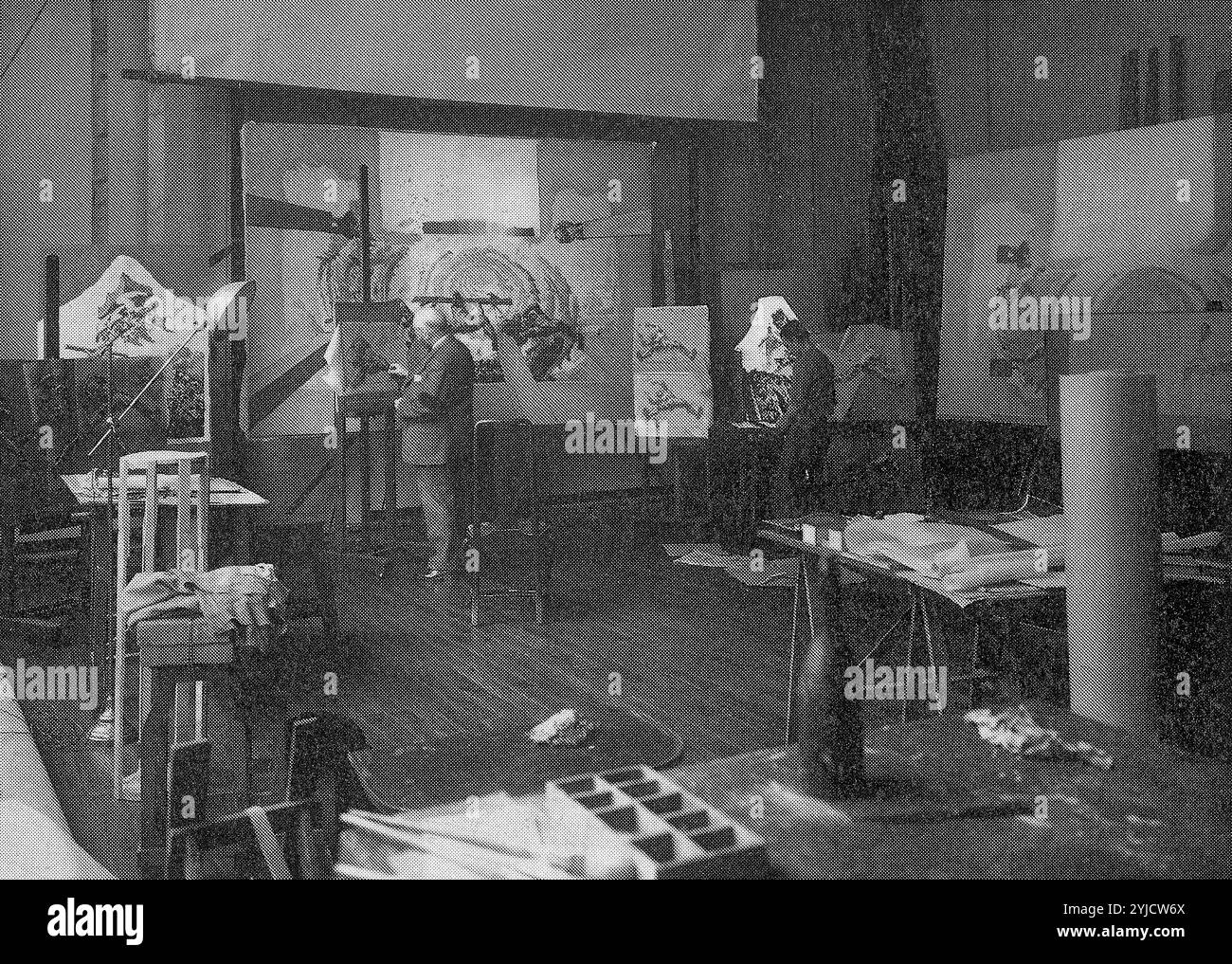 JOSE MARIA SERT TRABAJANDO EN SU TALLER DE PARIS - 1940. Location ...