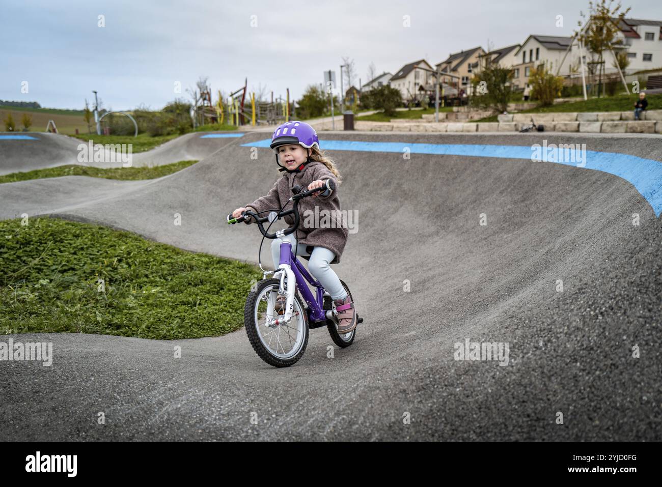Kids riding pump track hi-res stock photography and images - Alamy