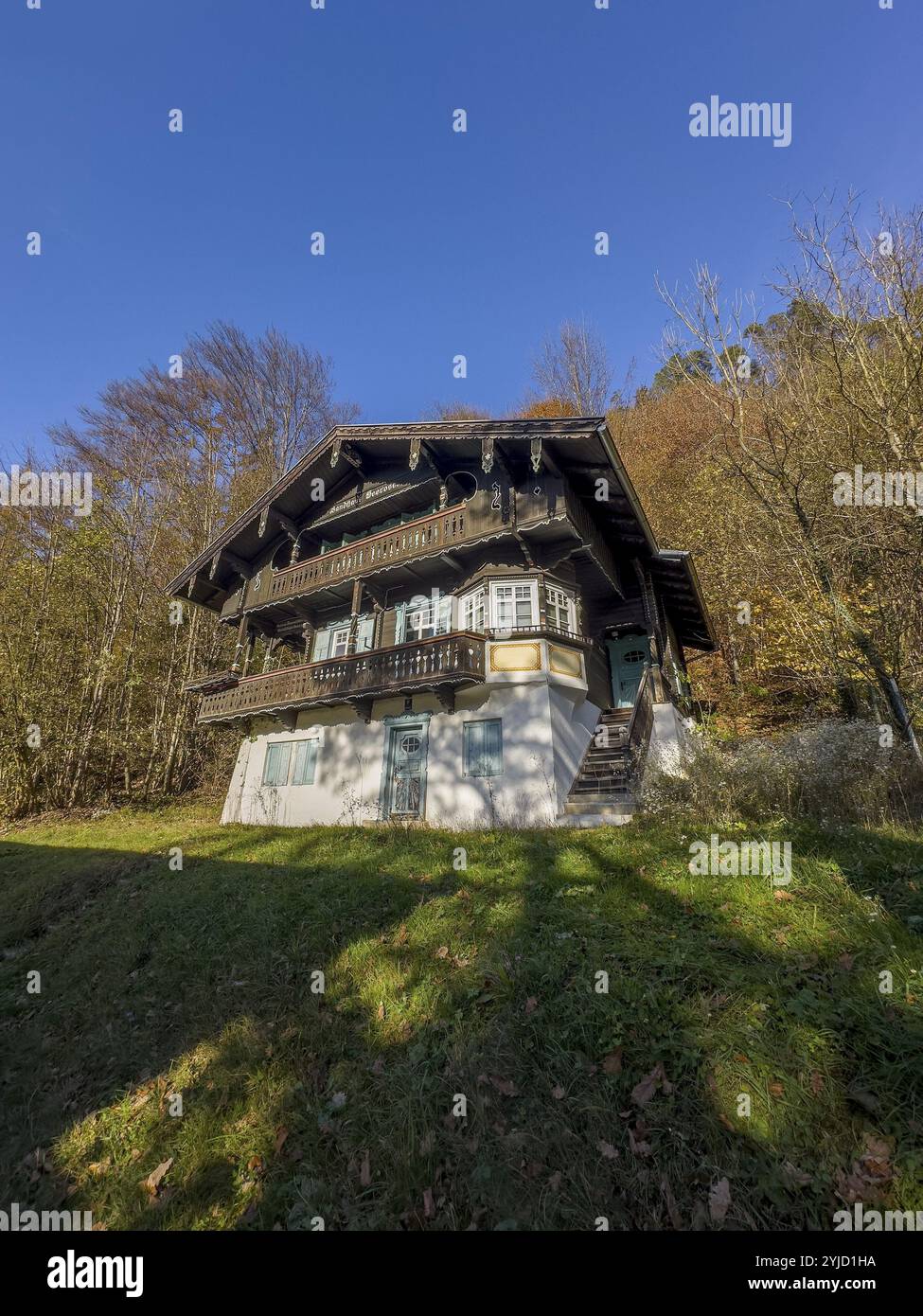 Uninhabited house, autumn atmosphere Stock Photo - Alamy