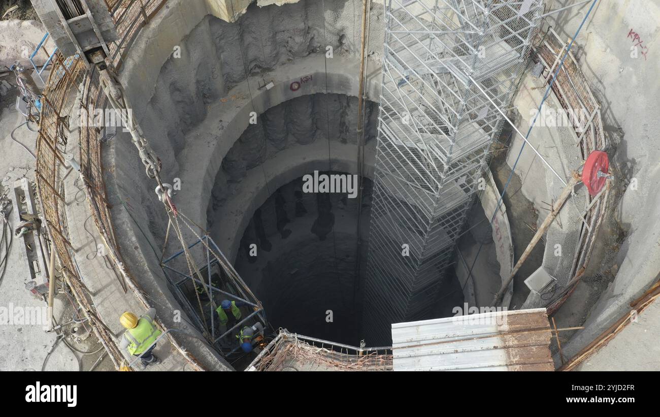 Deep excavation construction hi-res stock photography and images - Alamy