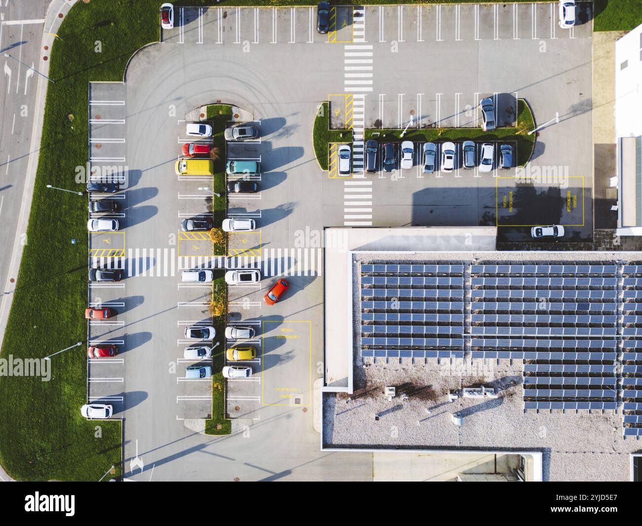 Overhead shot building parking lot hi-res stock photography and images ...