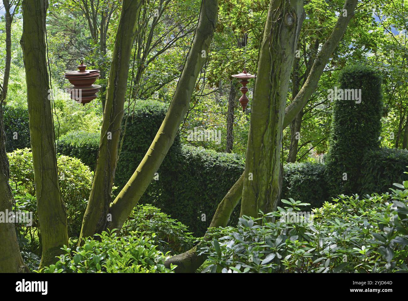 Destroyed sculptures hi-res stock photography and images - Alamy