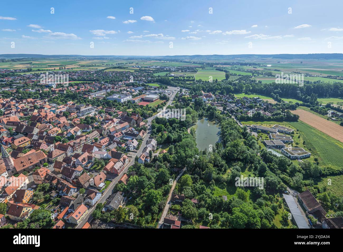 Die mittelfränkische Stadt Bad Windsheim an der Aisch im Luftbild Blick ...