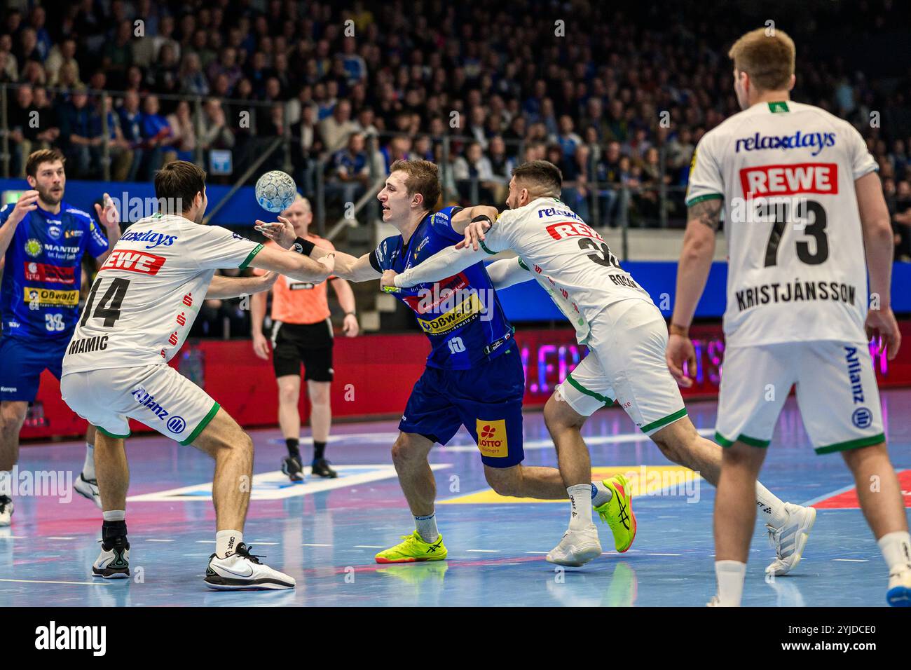 Marko Mamic (Rueckraum Links, SC DHfK Leipzig, #14), Simone Mengon (ThSV Eisenach, #15), Luka ...