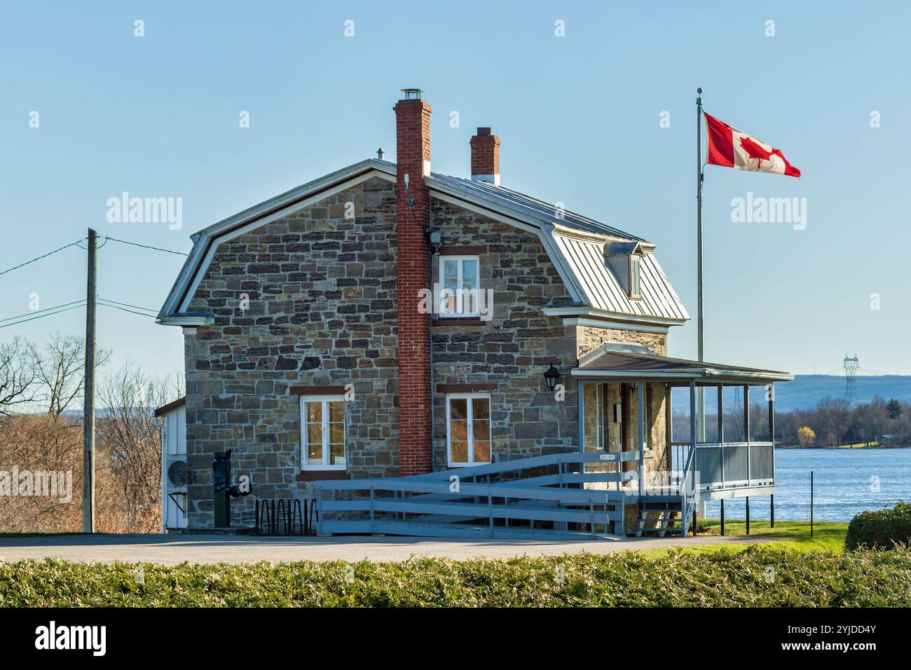 Carillon canal house view hi-res stock photography and images - Alamy