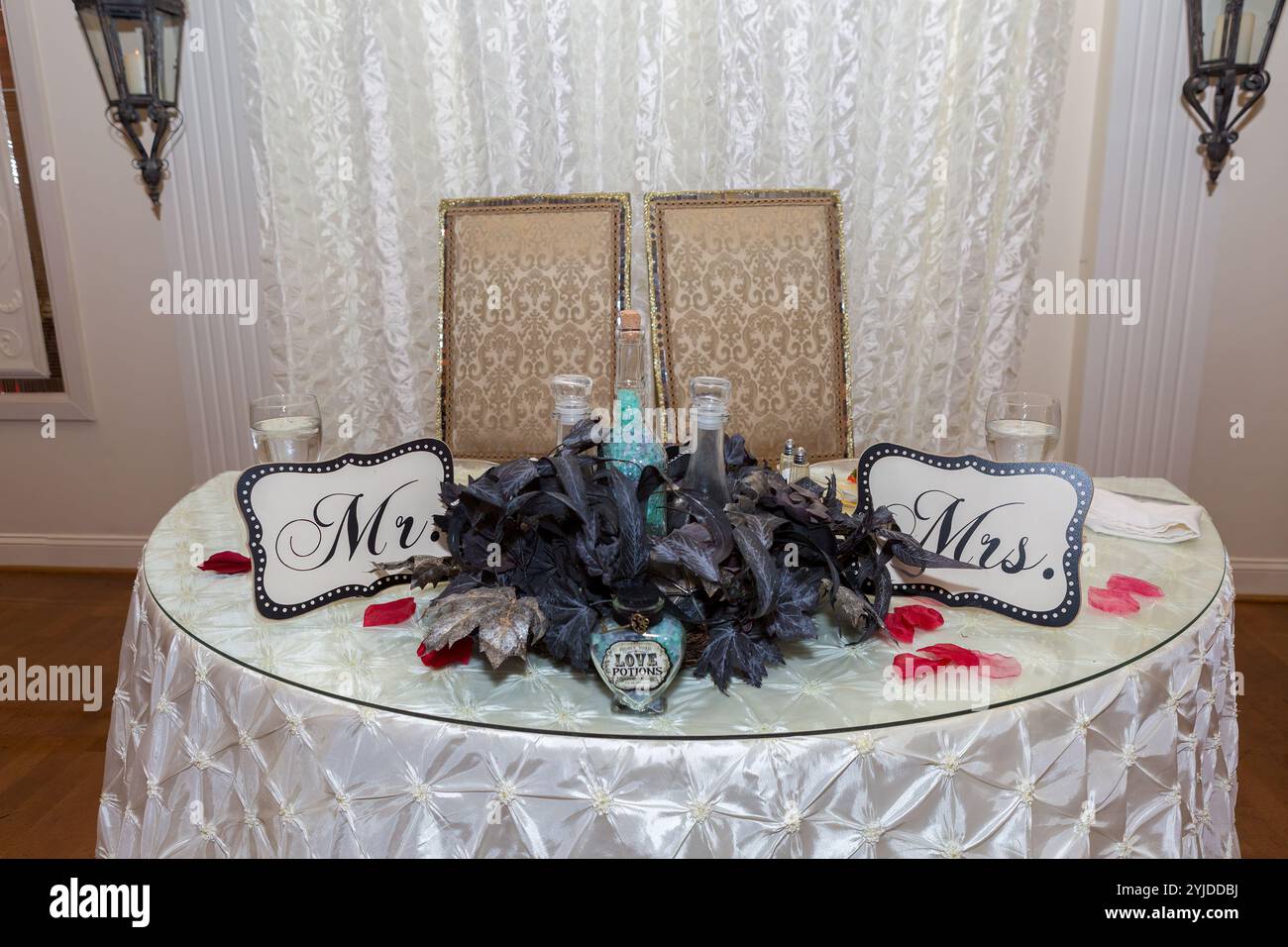 Gothic setting hi-res stock photography and images - Alamy