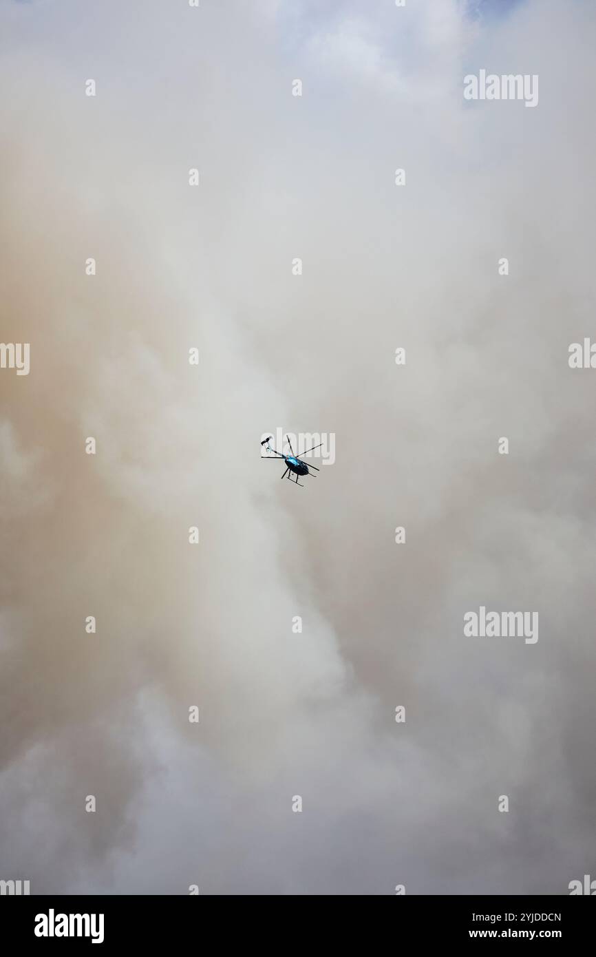 Forest fire helicopter shot hi-res stock photography and images - Alamy