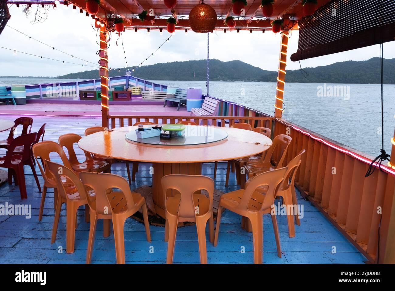 Traditional Chinese round table at Chinese restaurant Stock Photo - Alamy