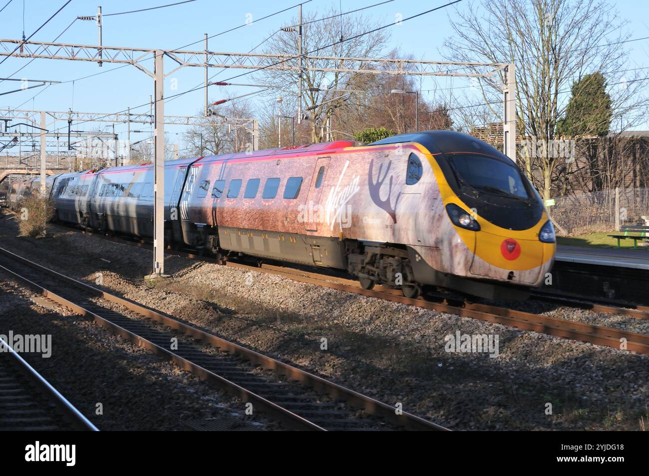 Virgin Trains Class 390 Pendolino Virgin Star number 390112 in festive ...