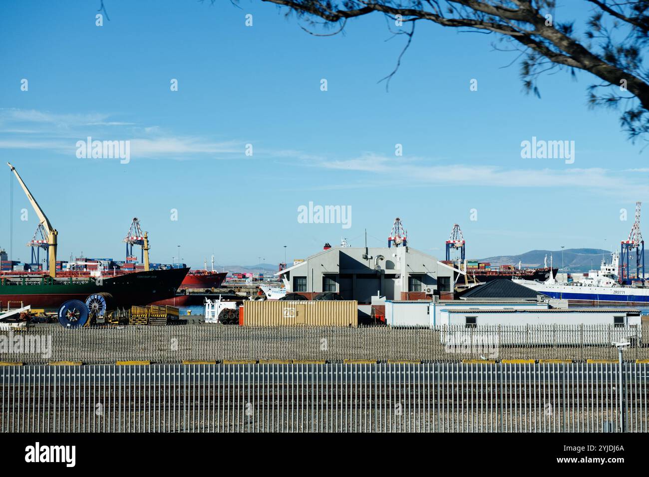 The docks and security fencing cape town south africa Stock Photo - Alamy