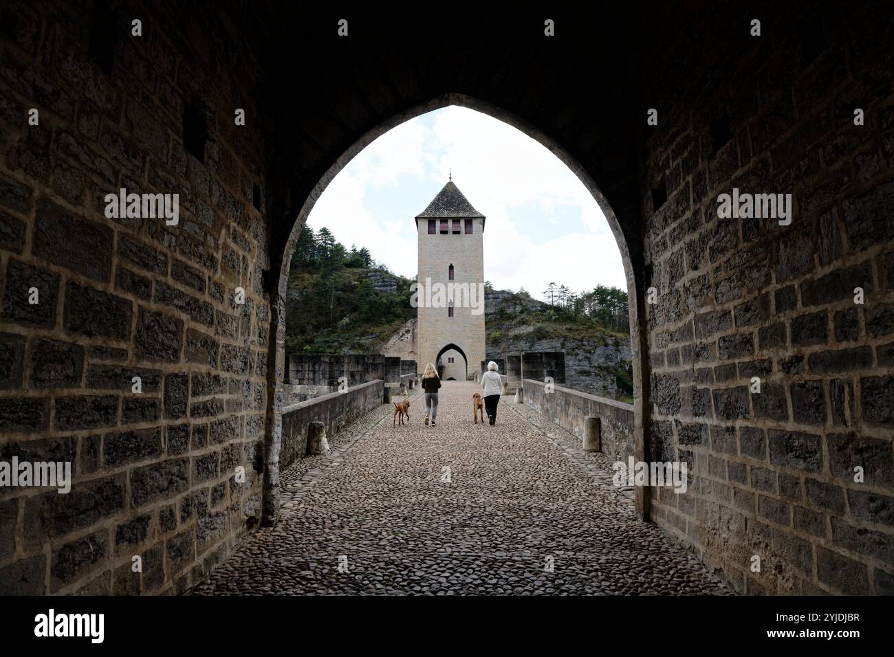 people walking towards the tower on top of the pont valentre bridge in ...