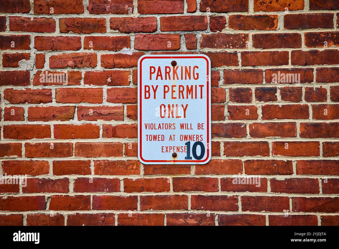 Wall and no parking sign hi-res stock photography and images - Alamy
