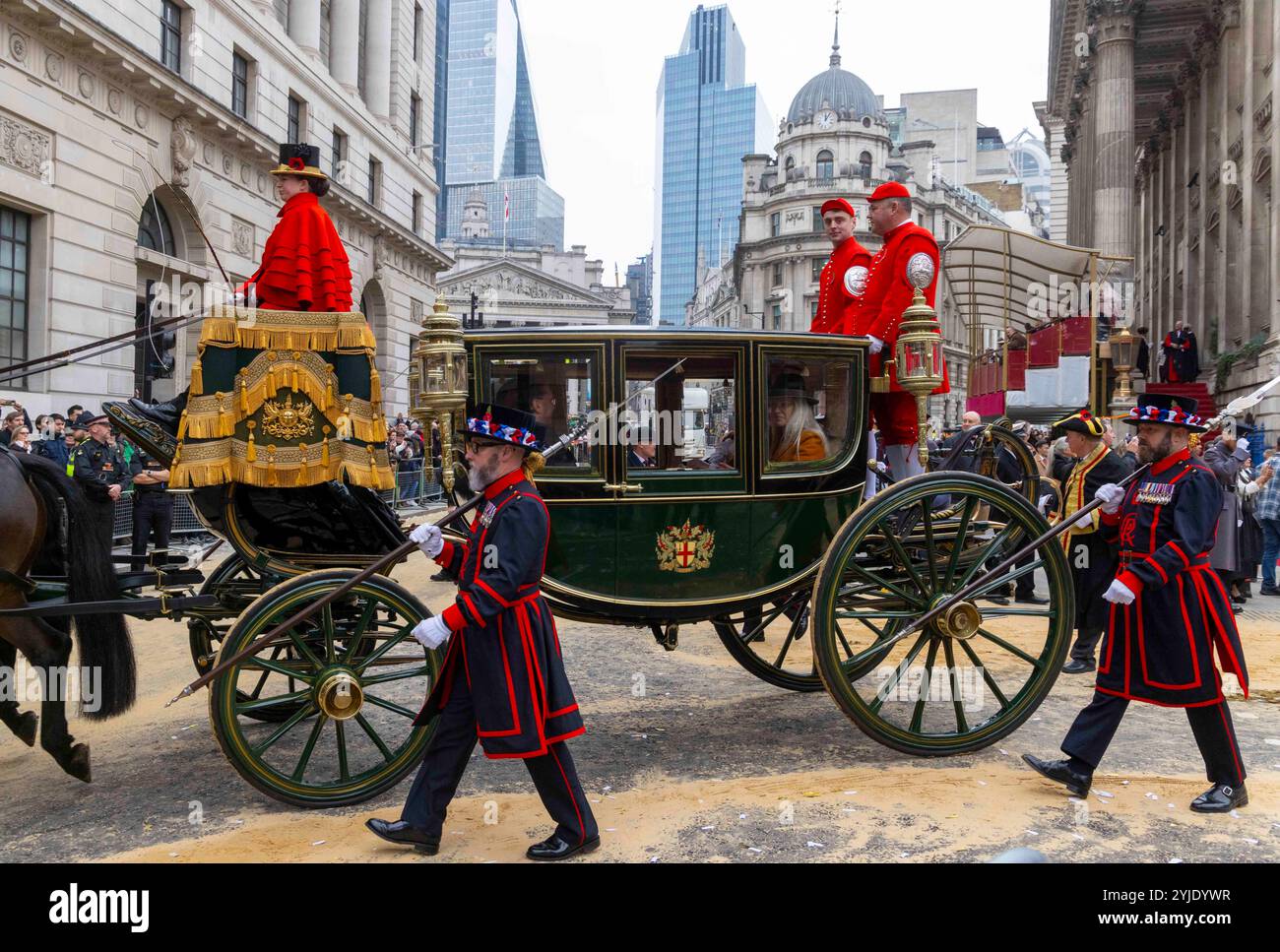 Tricorn hat mayor hi-res stock photography and images - Alamy