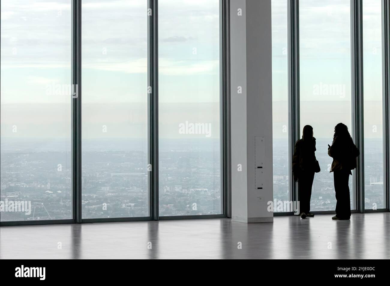 Londons highest public viewing gallery hi-res stock photography and ...