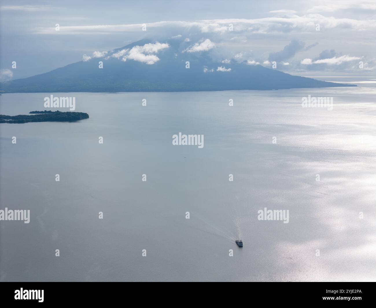 Aerial from top view boat hi-res stock photography and images - Alamy