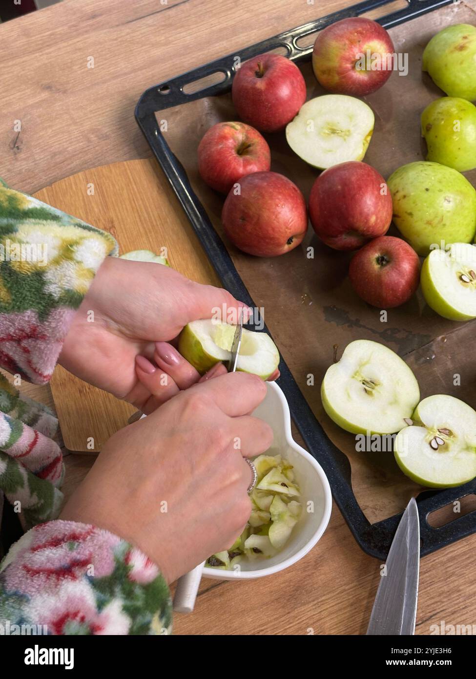A woman is slicing apples. She is making fruit leather from apple puree Stock Photo - Alamy