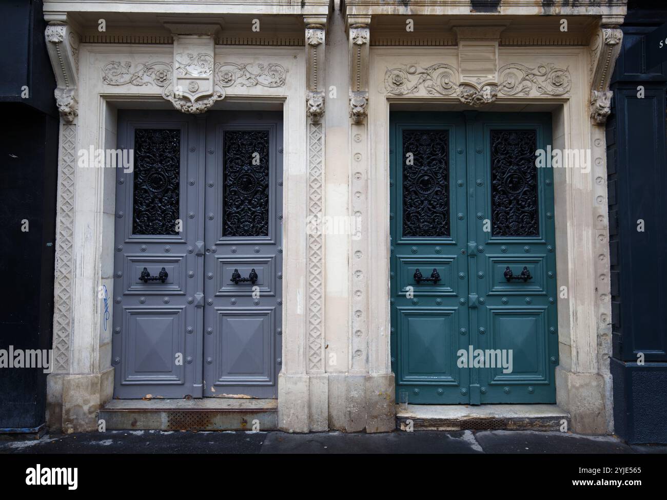 Old ornate doors in Paris, France - typical old apartment building ...