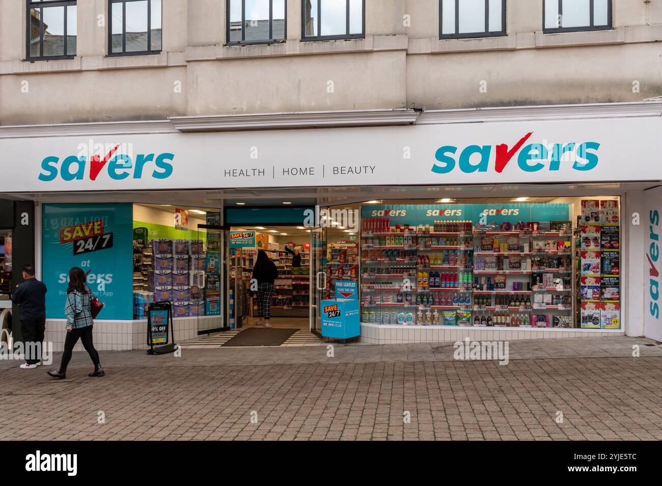 Savers uk retail shop hi-res stock photography and images - Alamy