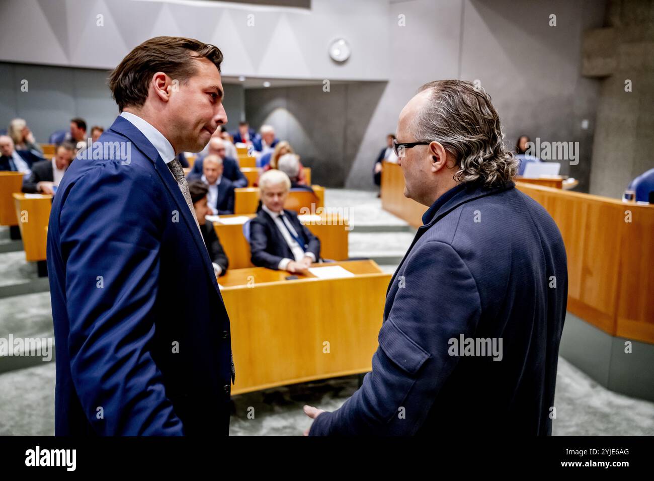 DEN HAAG -Thierry Baudet fvd and Dion Graus pvv during the vote on the ...