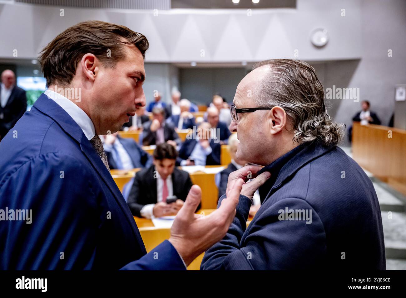 DEN HAAG -Thierry Baudet fvd and Dion Graus pvv during the vote on the ...
