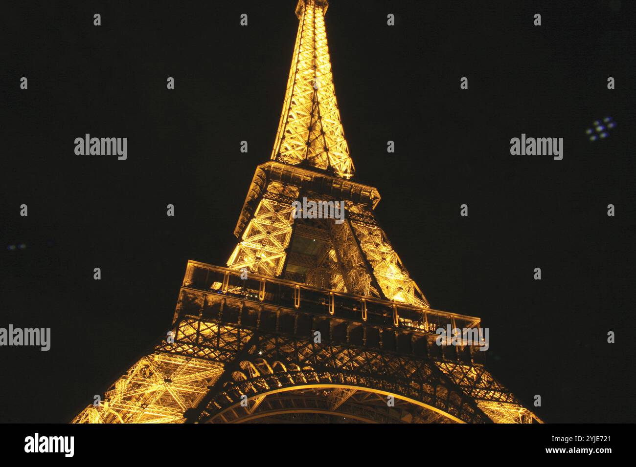 France. Paris. Eiffel Tower. Night view Stock Photo - Alamy