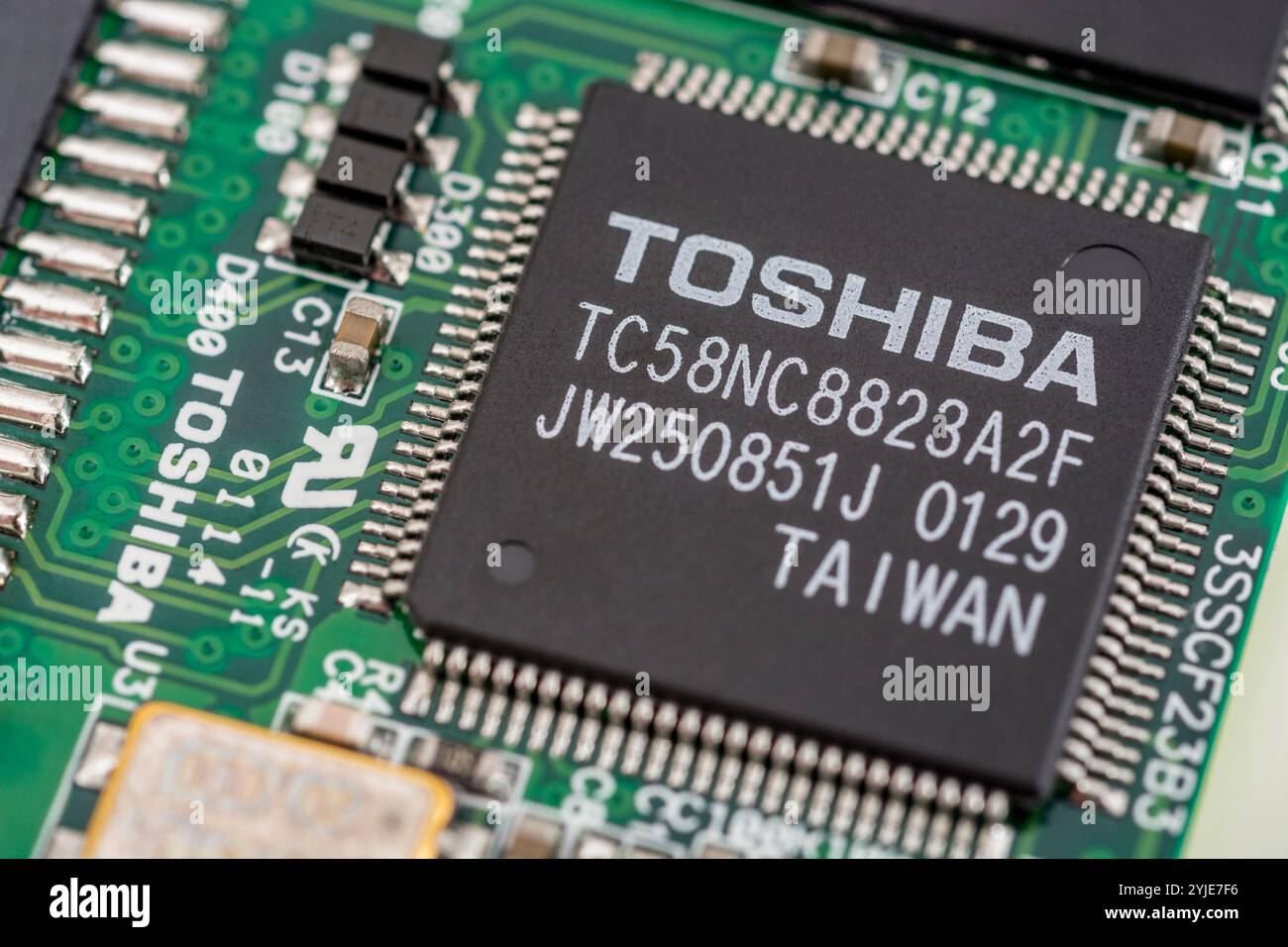 Flash memory teardown hi-res stock photography and images - Alamy