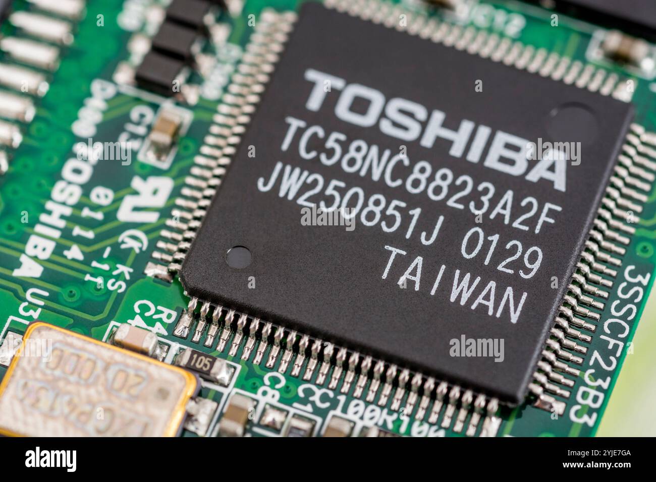 Flash memory teardown hi-res stock photography and images - Alamy
