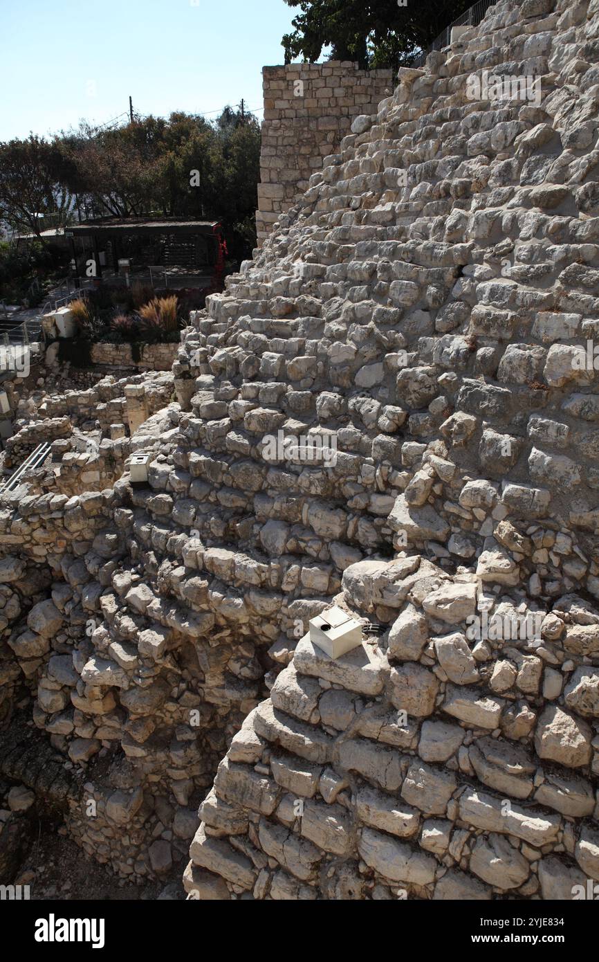 Stepped Stone Structure, the Royal Quarter or Area G, a huge support ...