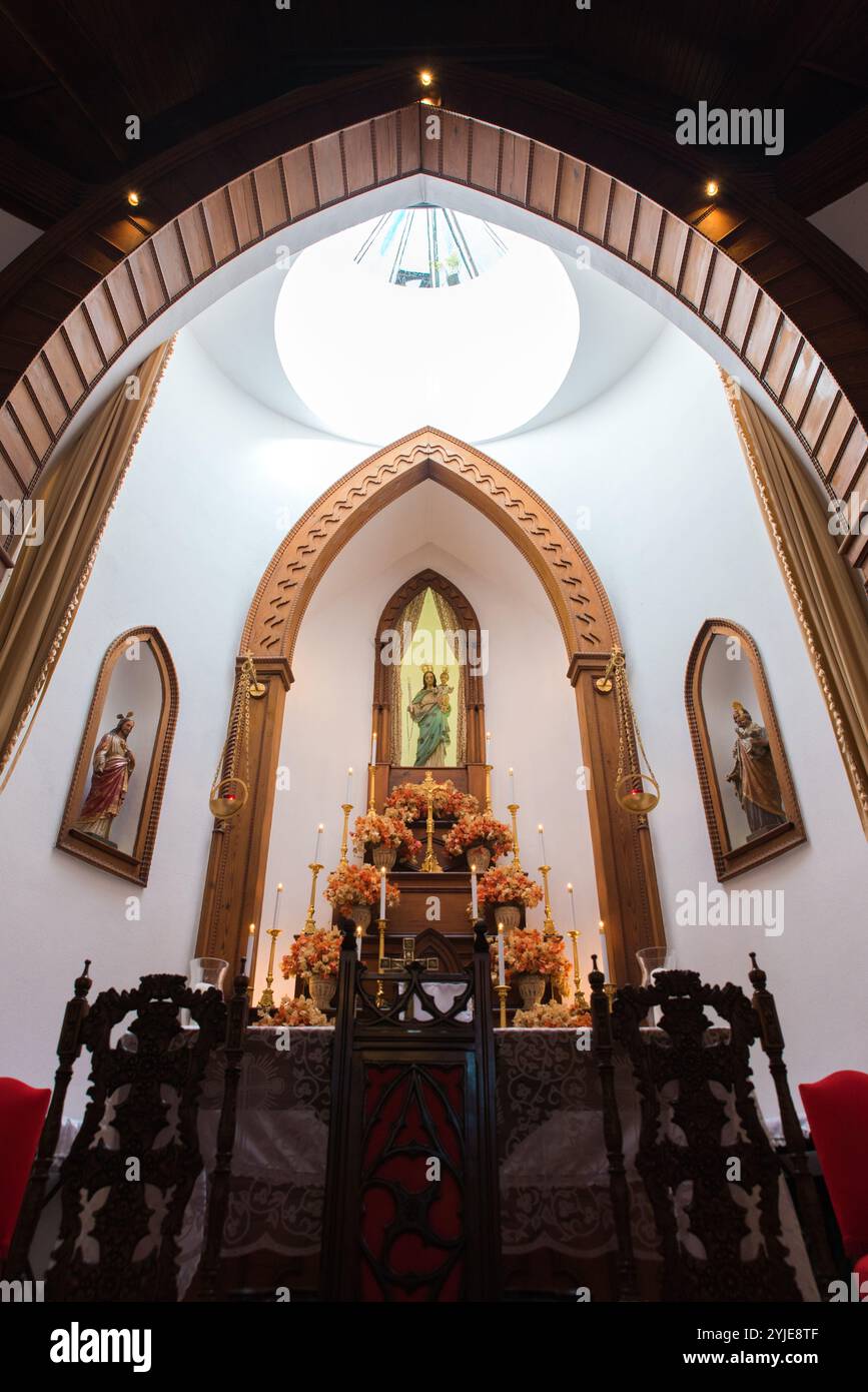 Small Catholic Chapel Wallpaper