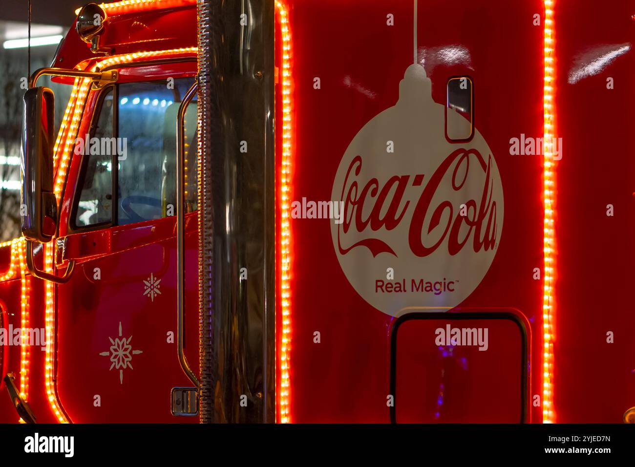 Coca cola holiday advertisement hi-res stock photography and images - Alamy