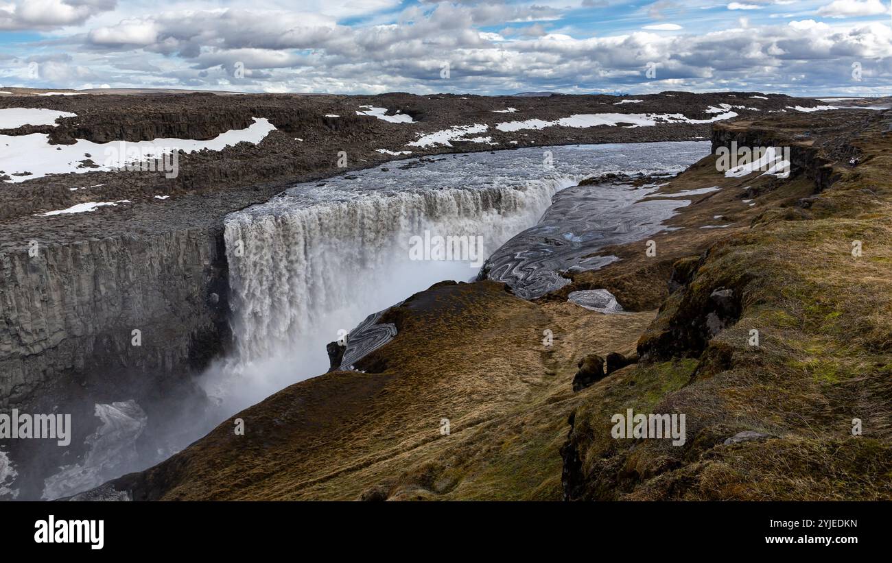 Dettifoss waterfall in Vatnajokull National Park in Northeast Iceland ...
