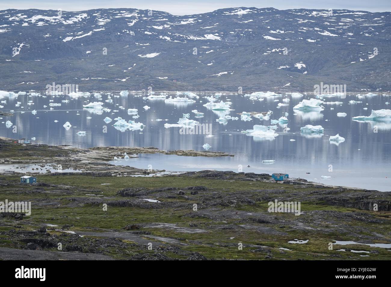 Ice chunks floating on the Arctic Ocean Stock Photo - Alamy