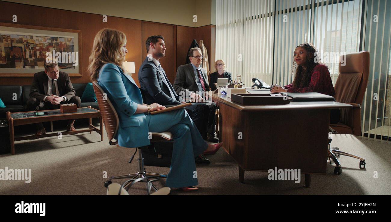 THE LINCOLN LAWYER, Holt McCallany (left), Becki Newton (blue suit ...