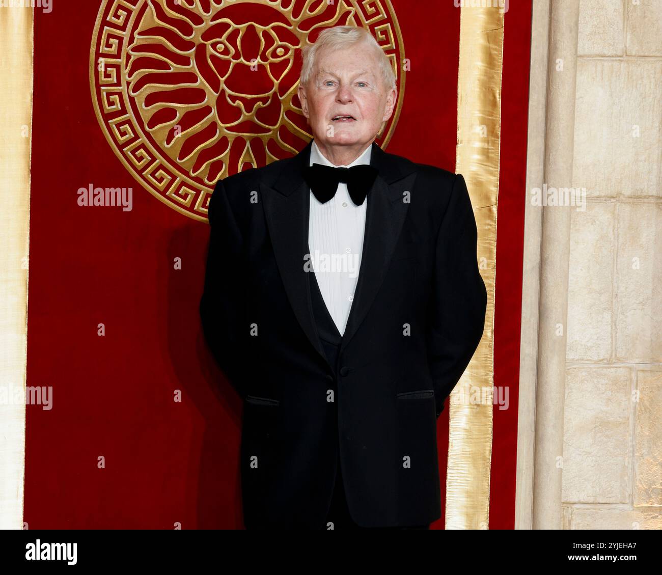 Derek jacobi gladiator hi-res stock photography and images - Alamy